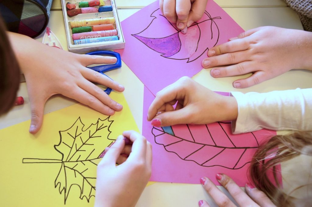 Group work: mixed media leaves – Arte a Scuola