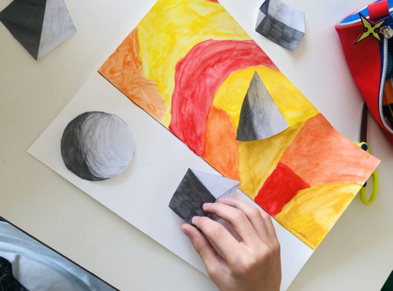 Solidi su sfondo ad acquerello – Arte a Scuola