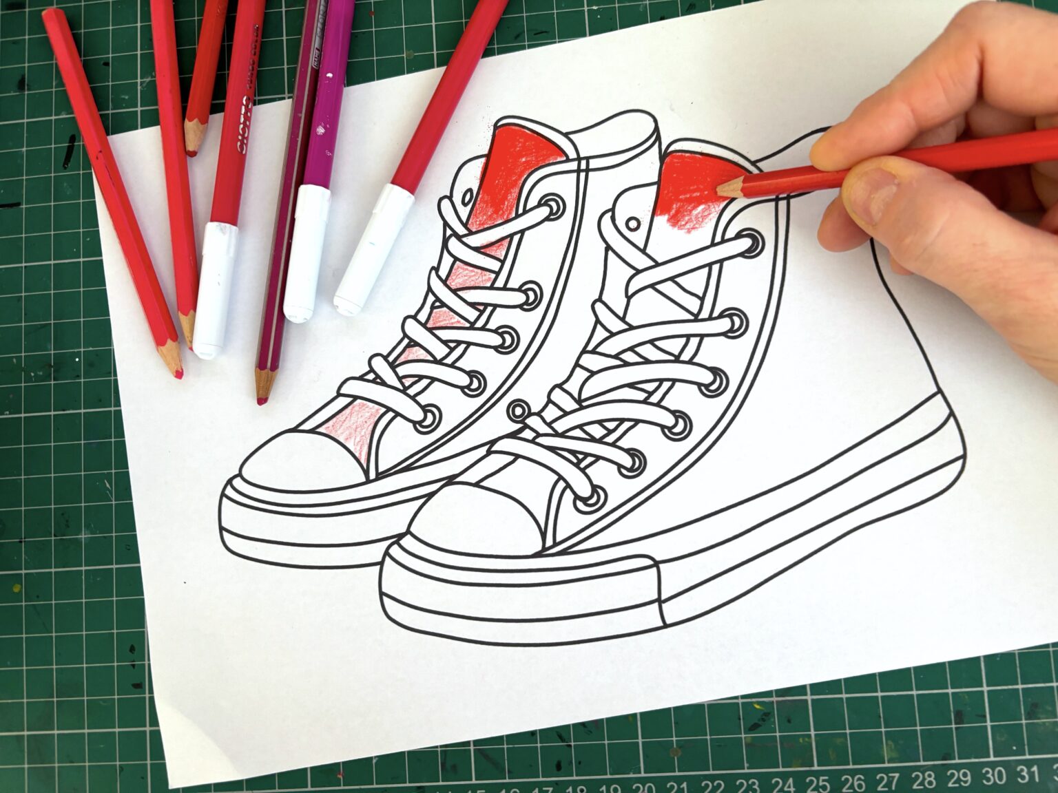 Scarpe rosse contro la violenza sulle donne – Arte a Scuola