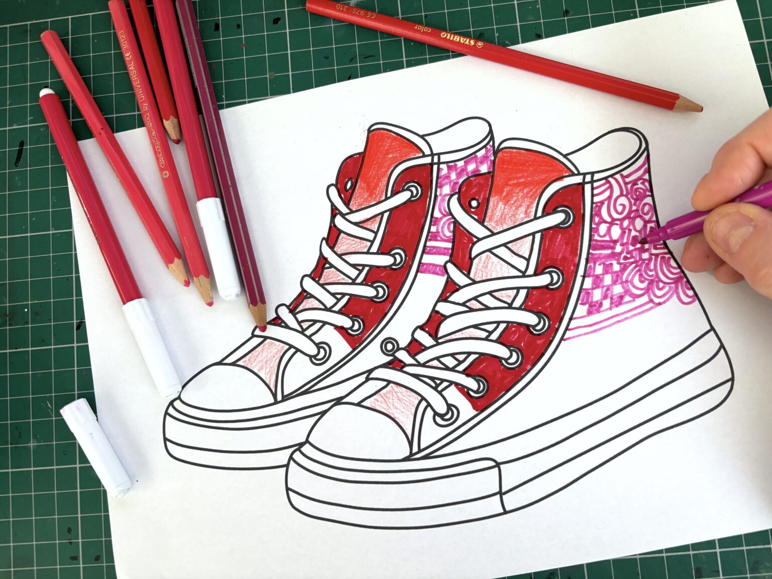 Scarpe rosse contro la violenza sulle donne – Arte a Scuola