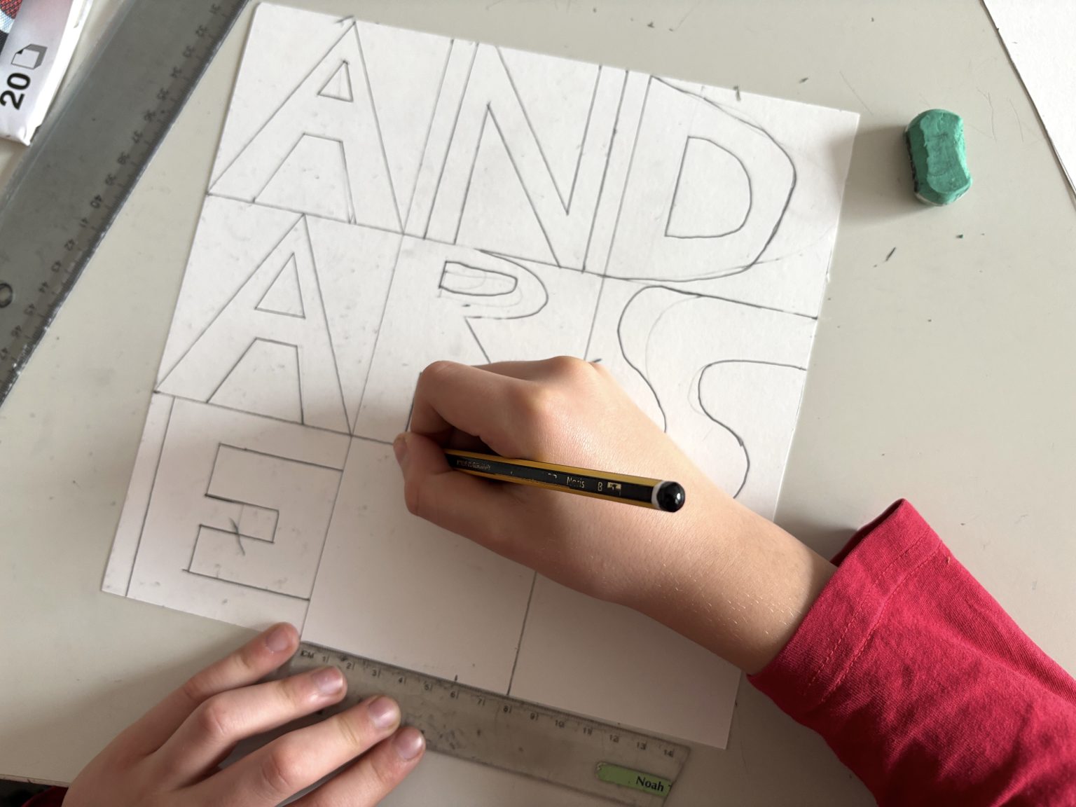 Disegno a colori complementari ispirato ad Alighiero Boetti – Arte a Scuola