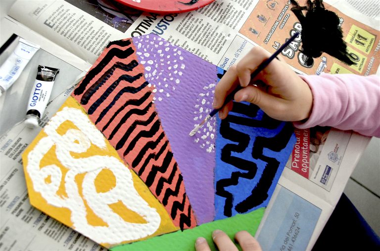 Painting different kinds of lines – Arte a Scuola